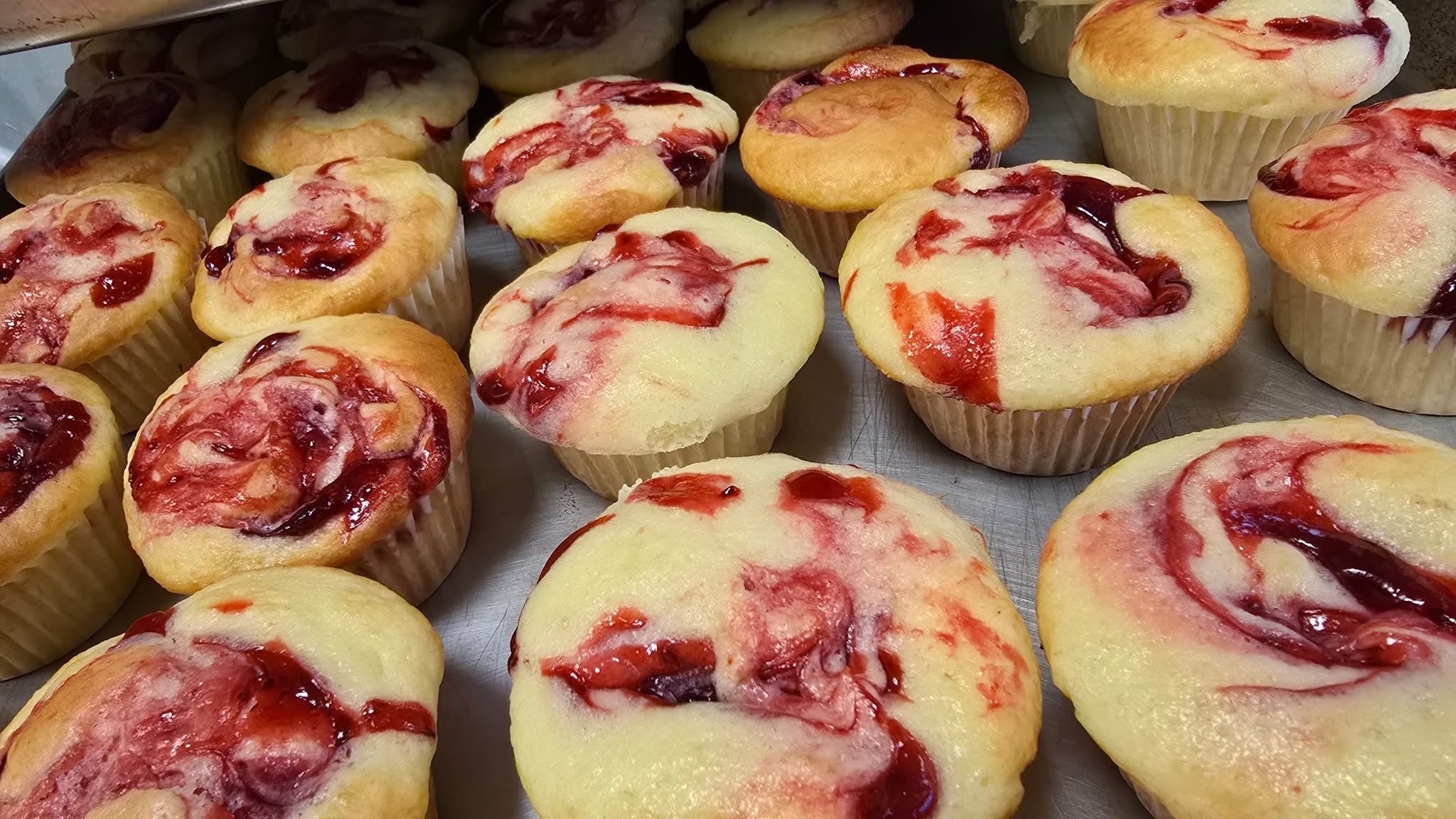 White Chocolate Raspberry – Wicked Whisk Cake Co.